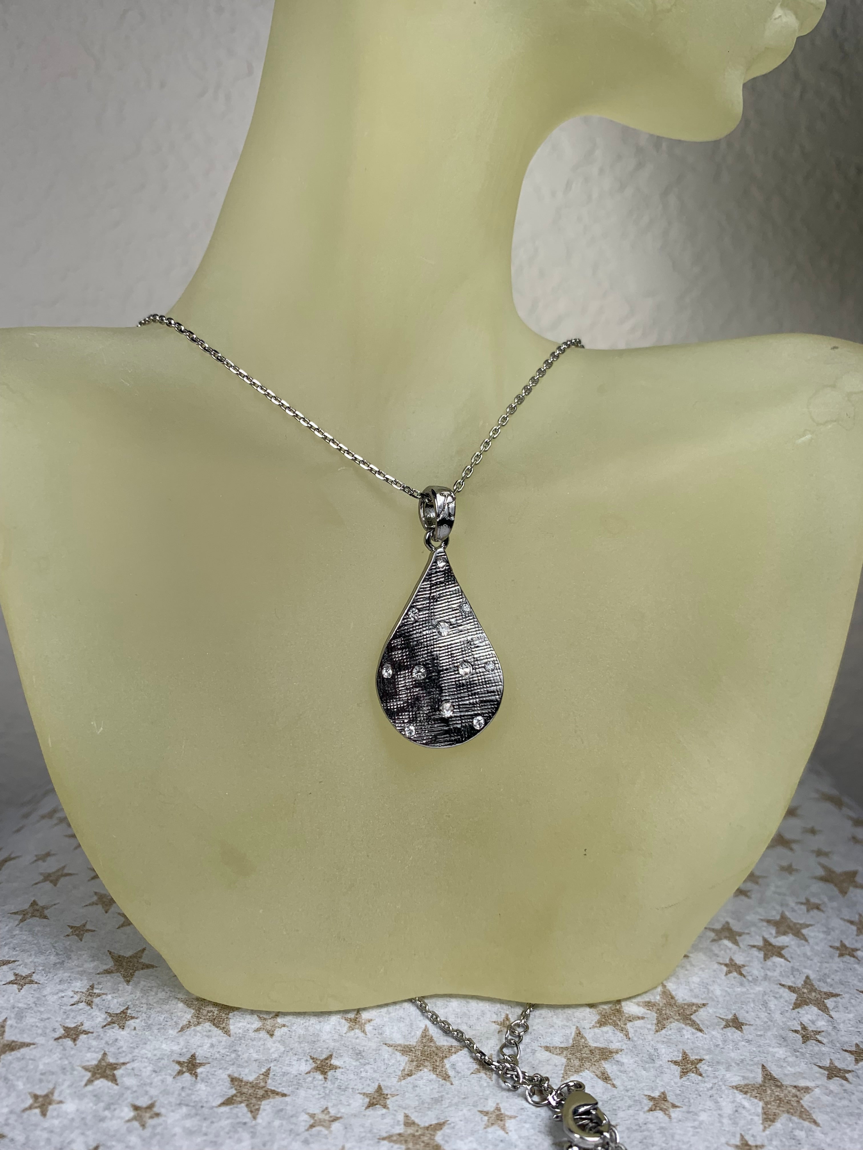 Curvy Tear Shape Pendant Necklace in Silver & Yellow Gold Tone